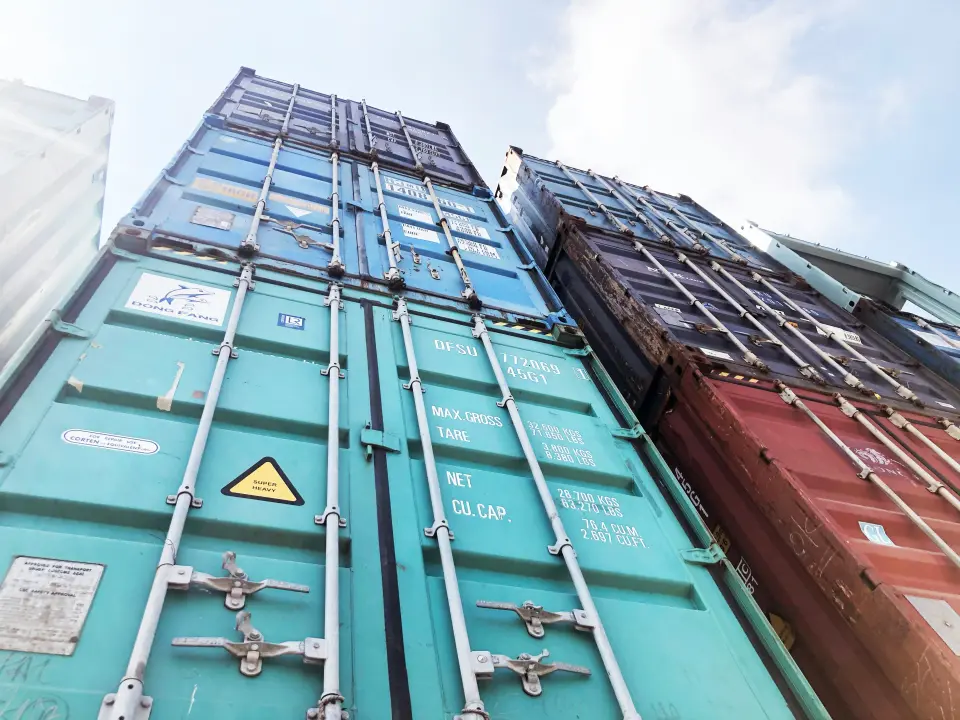 Shipping Container Sizes: 20ft & 40ft Options | Four Sons Logistics